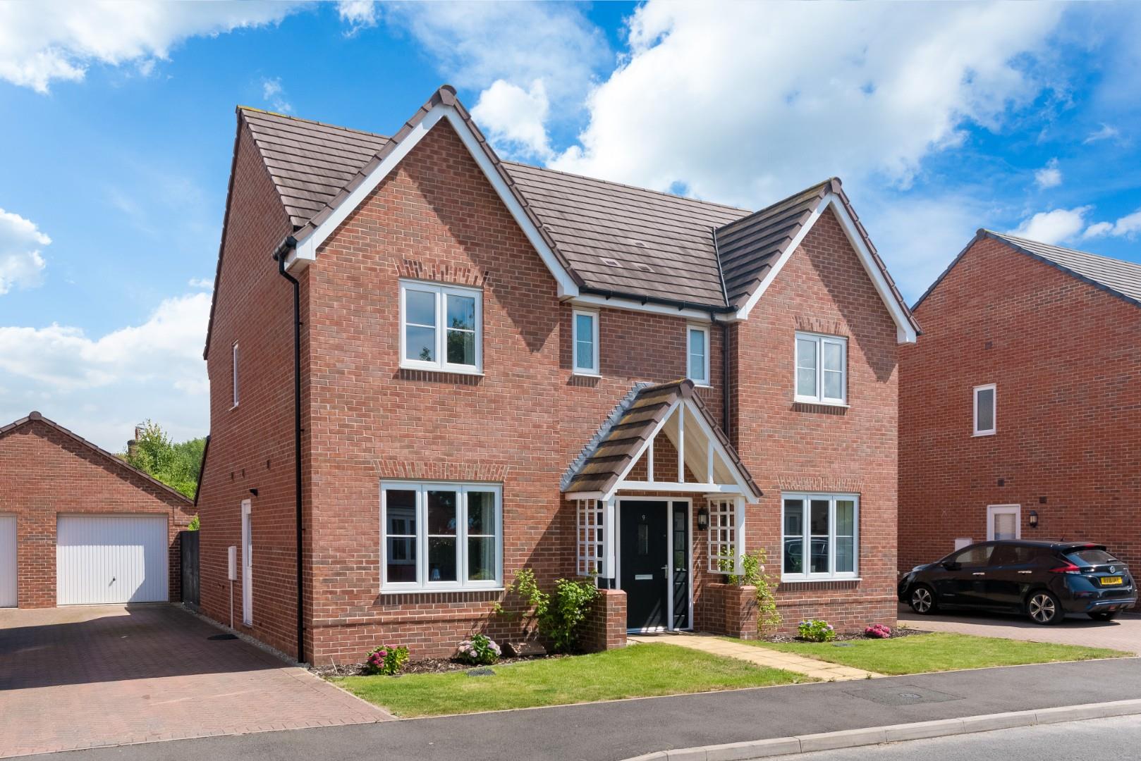 4 Bed, 3 Bath Property For Sale in Barley Fields, Long Marston, CV37 8SN